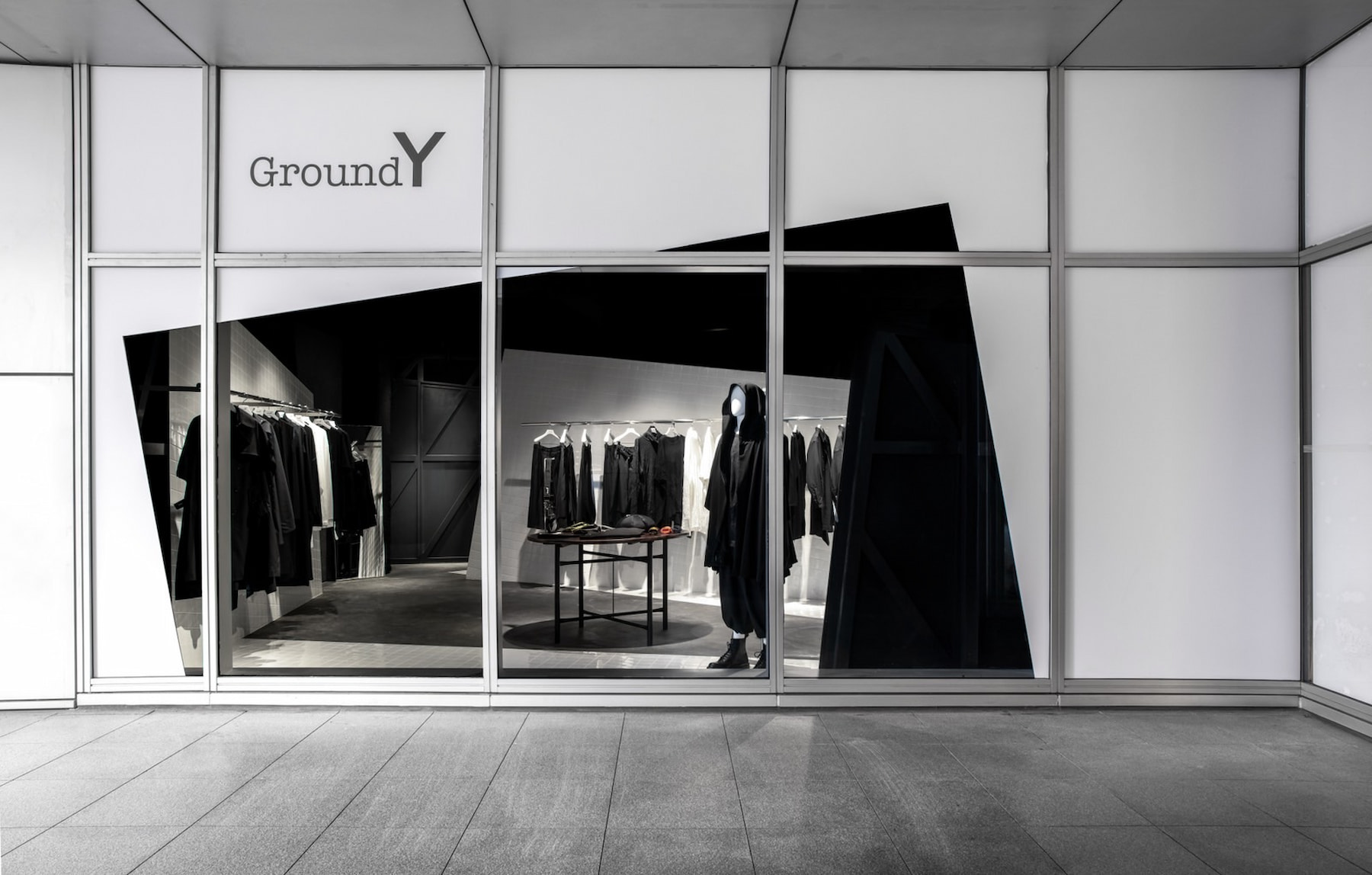 暗黑解構大師的入門款這裡找，山本耀司Ground Y全球海外首店在台灣 - VERSE