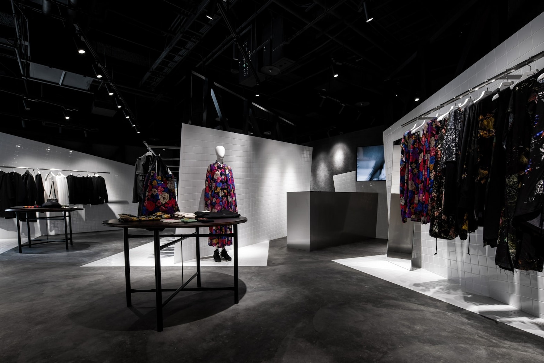 暗黑解構大師的入門款這裡找，山本耀司Ground Y全球海外首店在台灣 - VERSE