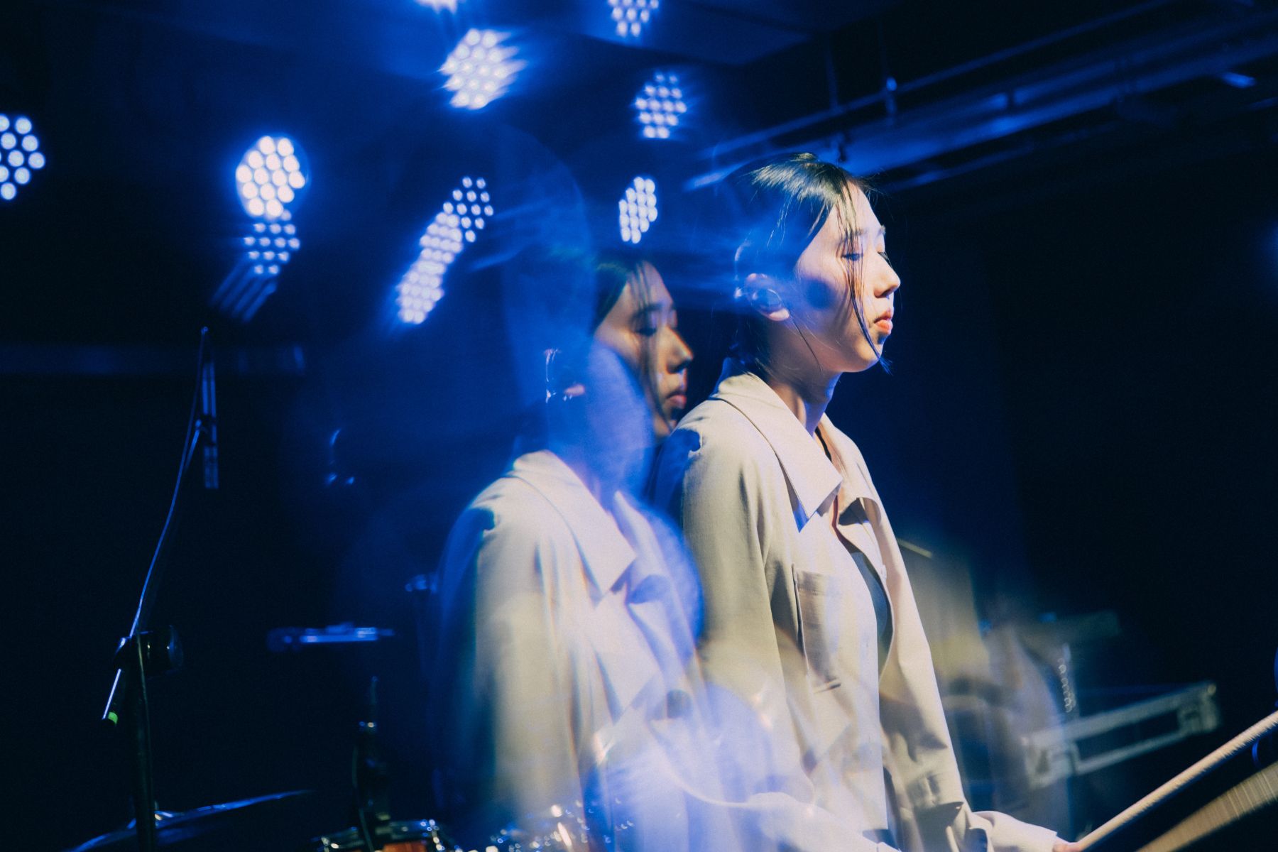 凹與山《Modern Problem》巡迴演唱會：以電子民謠的馳放，回應當代焦慮 - VERSE