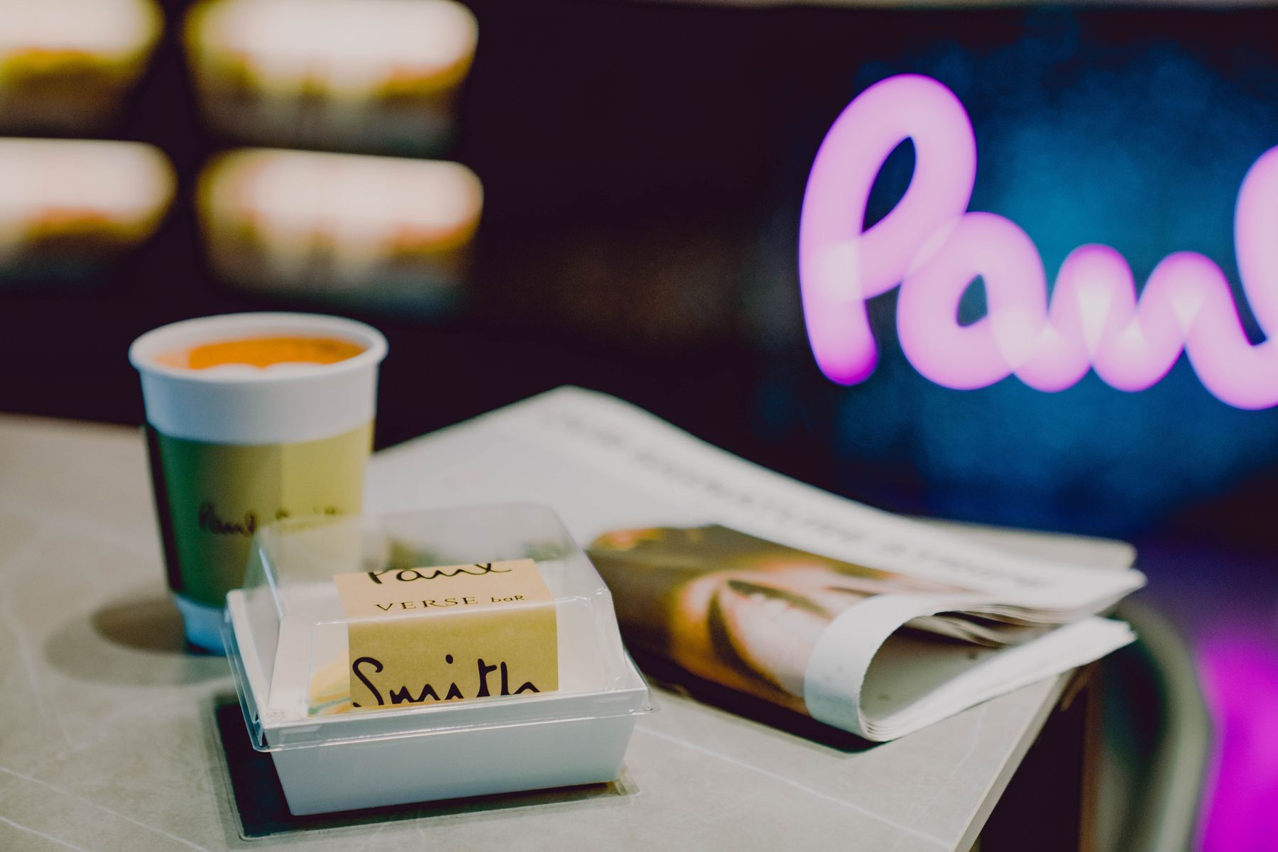 VERSE baR x Paul Smith 跨界合作，推出彩條拿鐵、千層蛋糕輝映城市文化光譜 - VERSE